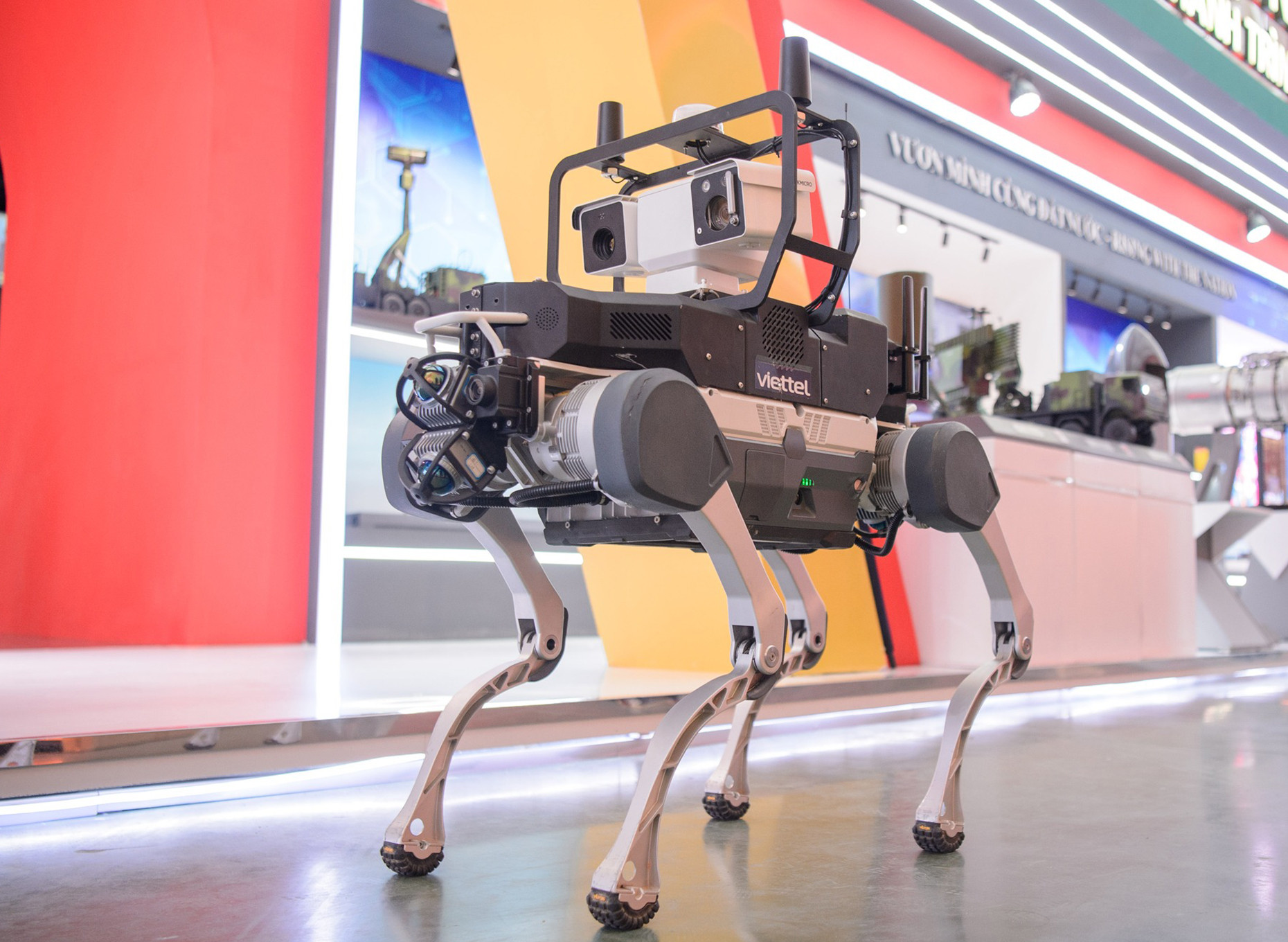 'Trình làng' Pháo tự hành hạng nặng, UAV đa năng tầm xa... Make in Vietnam